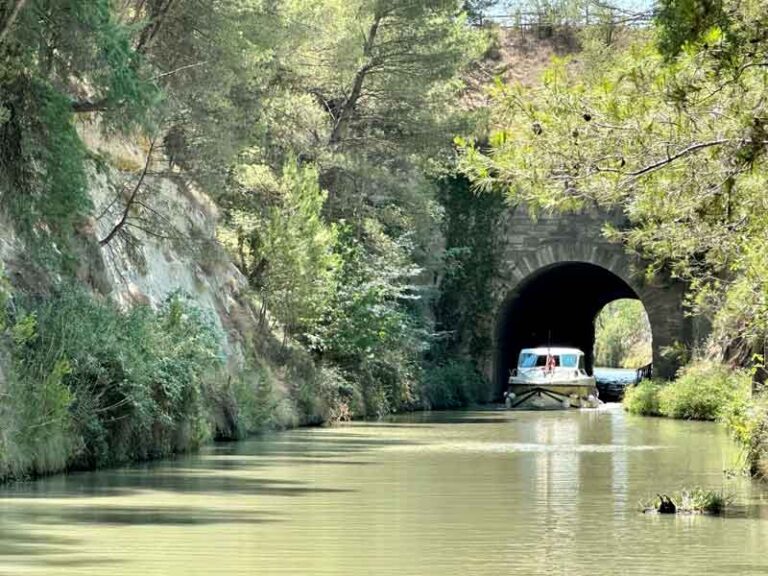 Le Tunnel de Malpas du Canal du Midi : un trésor caché local 2025