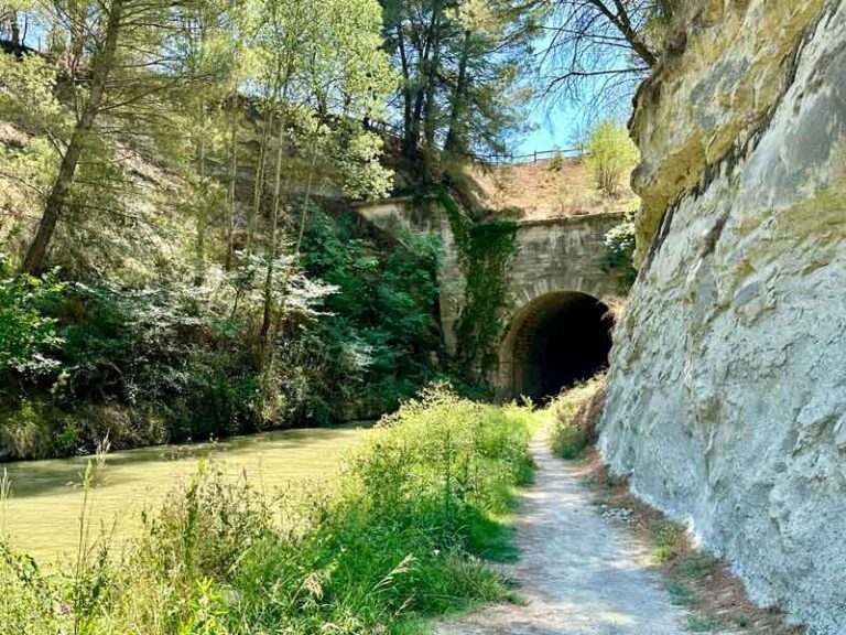 Le Tunnel de Malpas du Canal du Midi : un trésor caché local 2025
