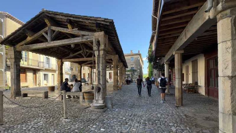 Lagrasse et son abbaye médiévale : un village incontournable de l'Aude 2025